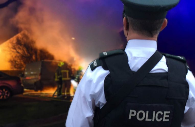 Heroic police officers rescue four people from burning house in ...